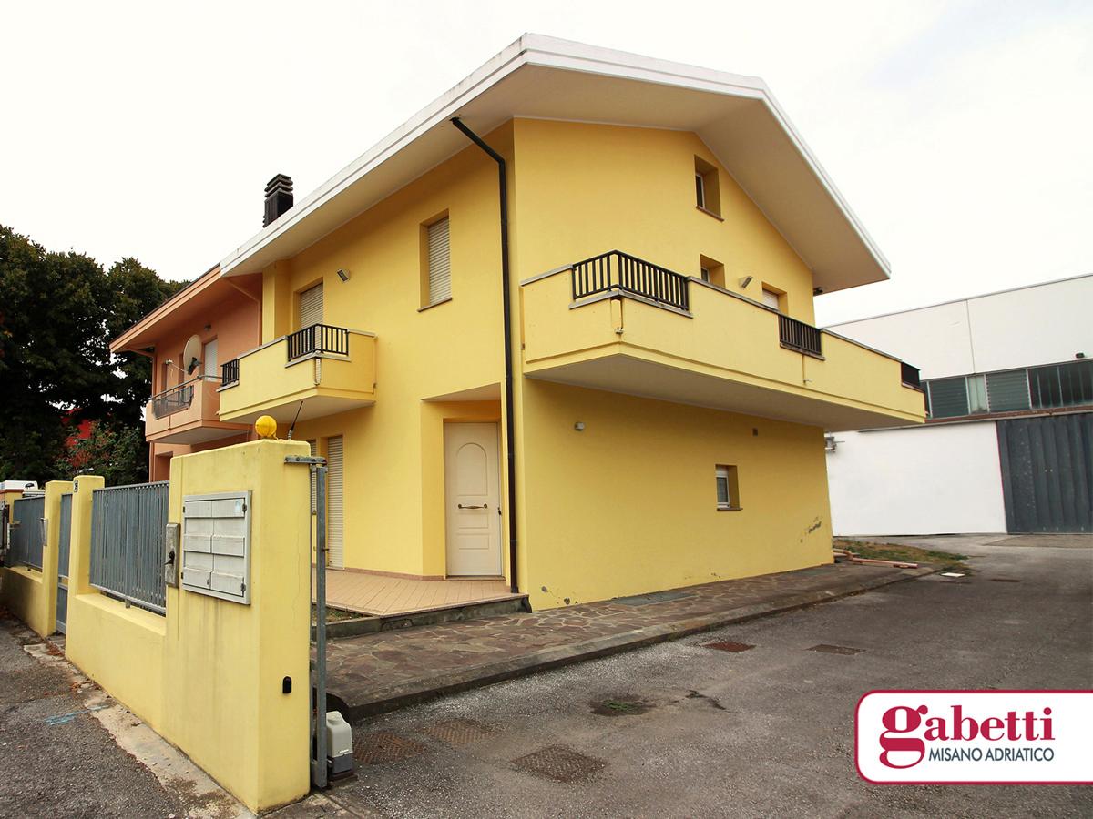 Capannone in vendita a Misano Adriatico