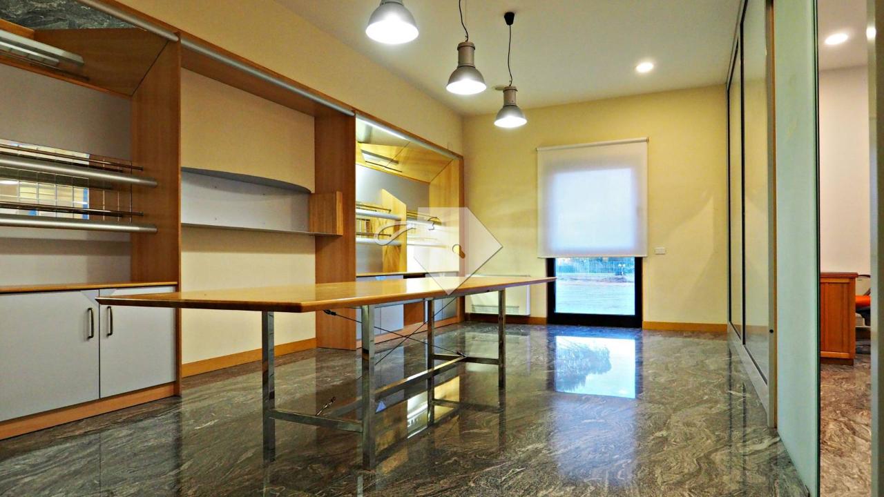 Ufficio in affitto a Corridonia