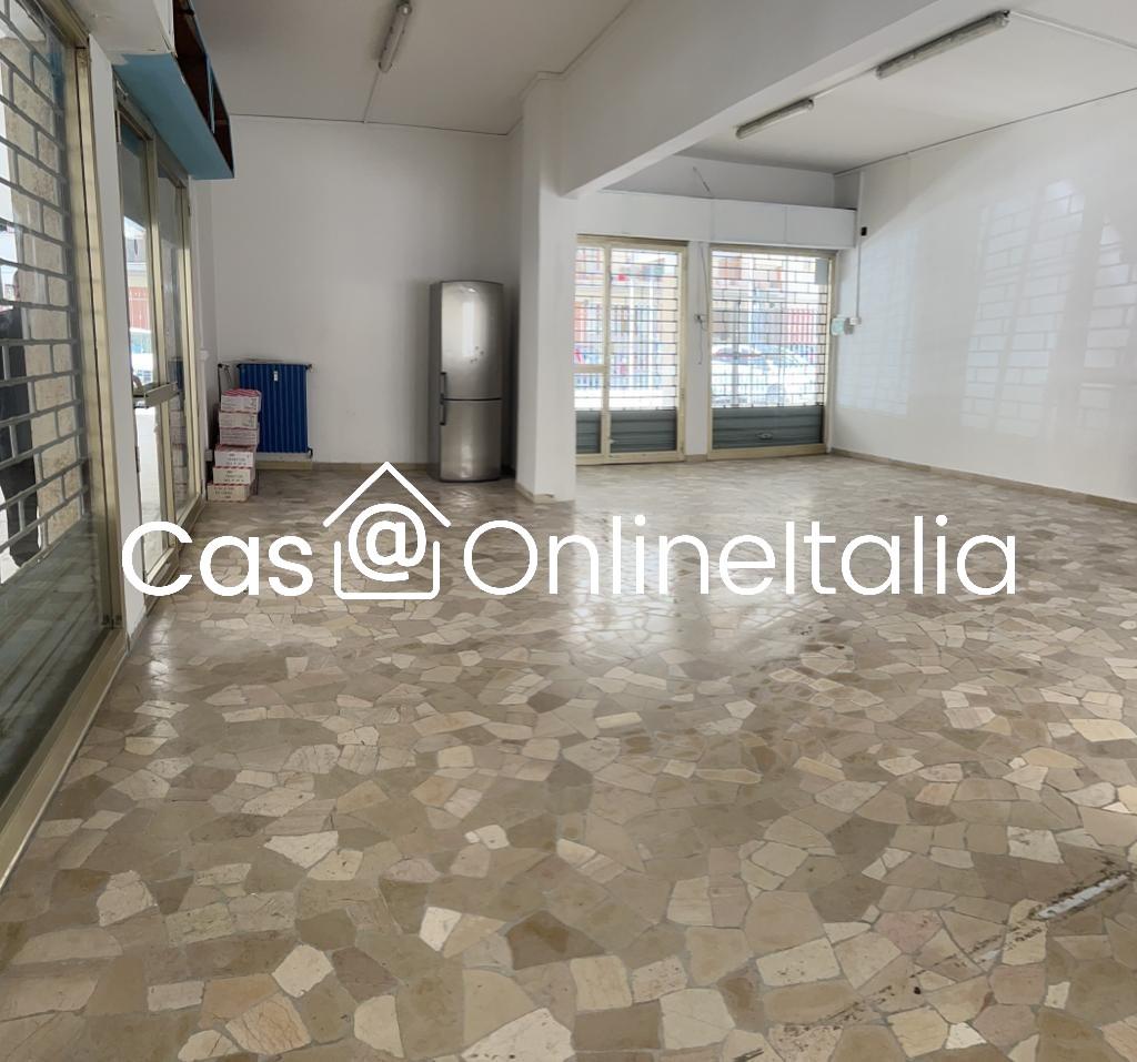 Negozio in affitto a Prato