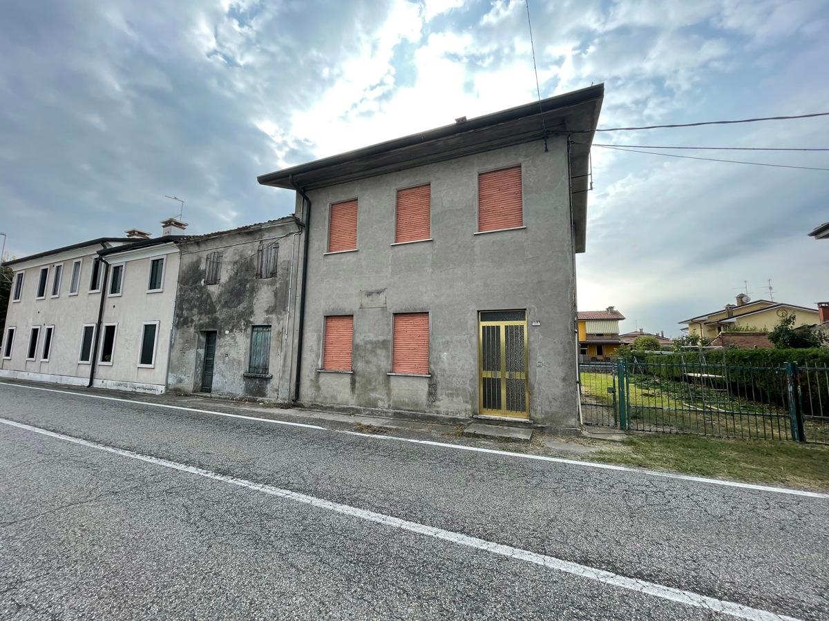 Casa indipendente in vendita a Boschi Sant'Anna
