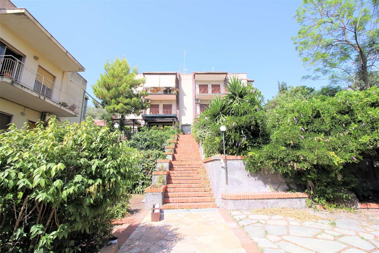 Appartamento in affitto a Aci Castello