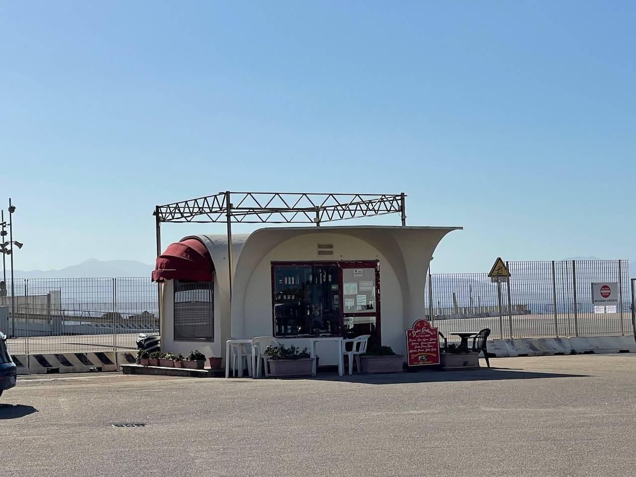 Esercizio commerciale in vendita a Golfo Aranci