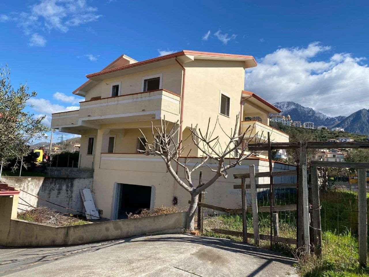 Villa bifamiliare in vendita a Belvedere Marittimo