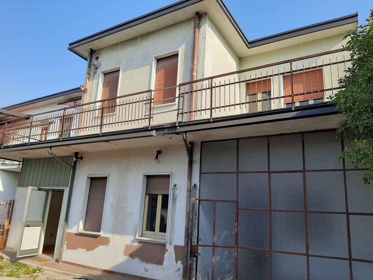 Appartamento in vendita a Buscate