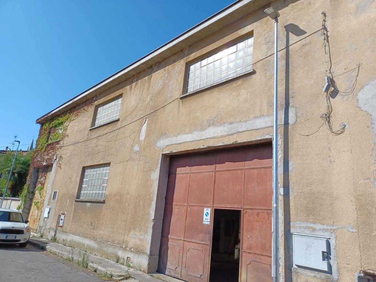 Magazzino in vendita a Inveruno