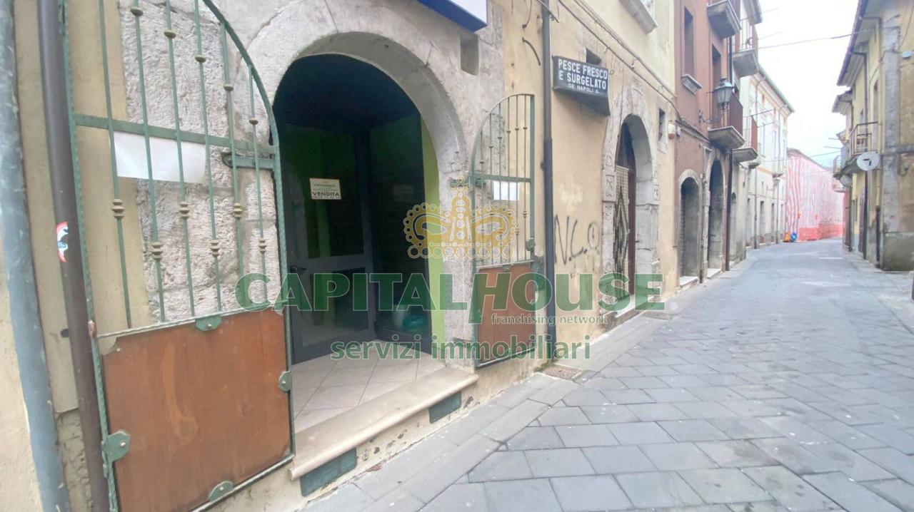 Negozio in vendita a Contrada