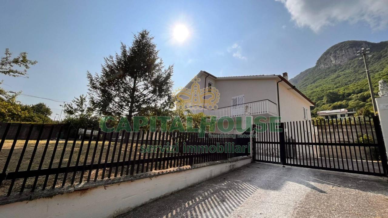 Villa in vendita a Contrada