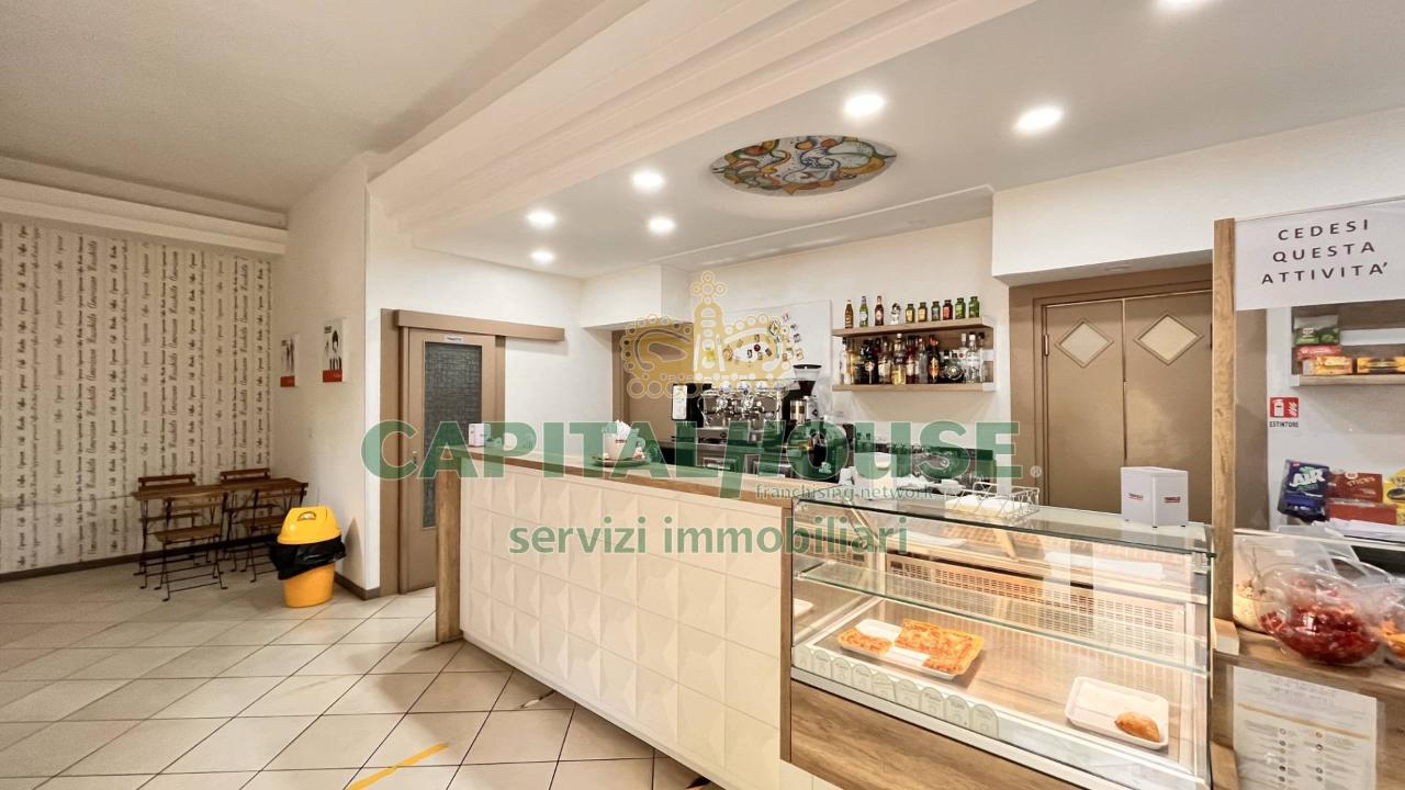 Esercizio commerciale in vendita a Contrada
