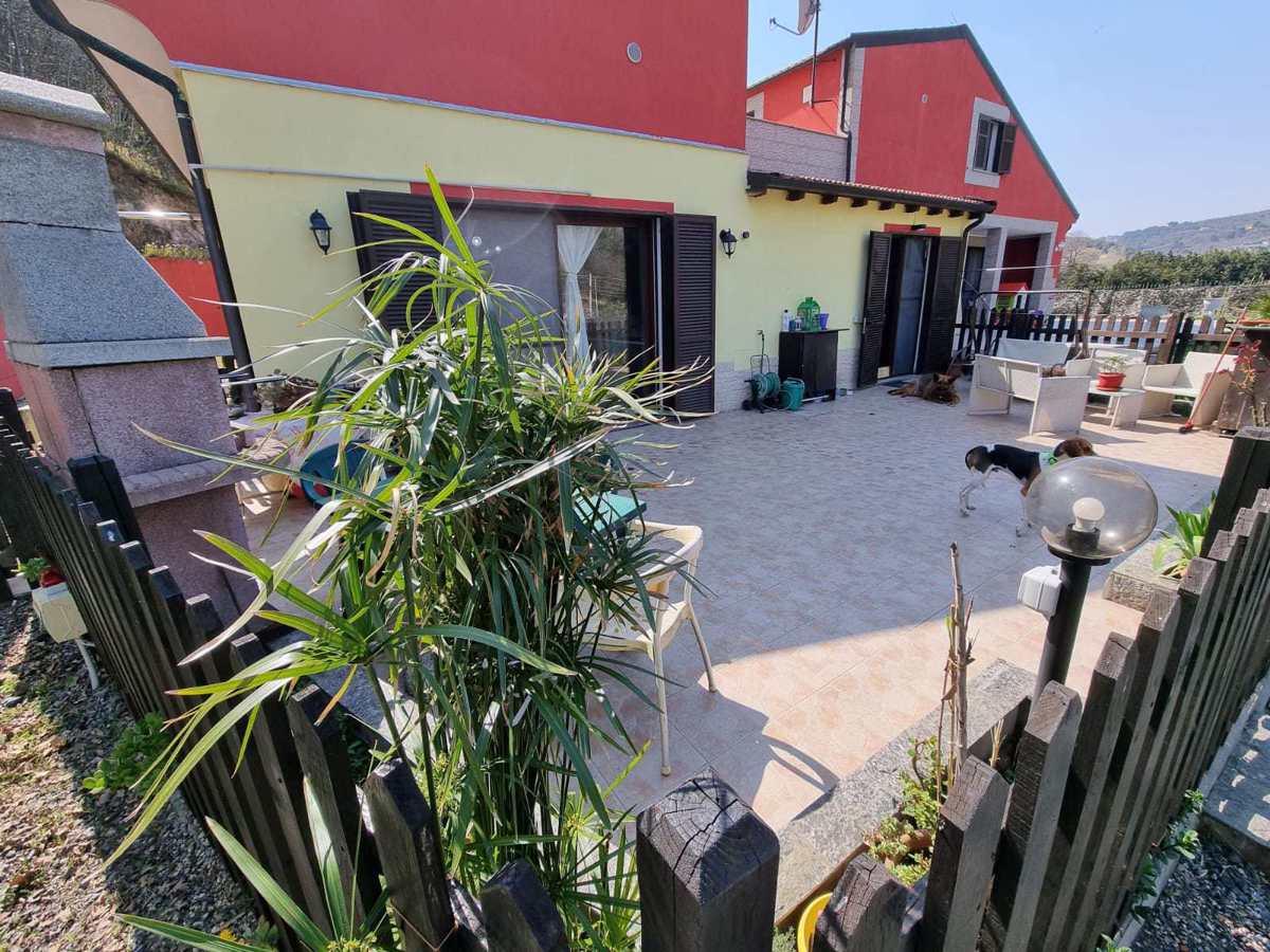 Villa in vendita a Cisano Sul Neva