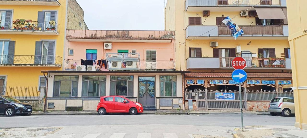 Negozio in affitto a Pomigliano D'Arco