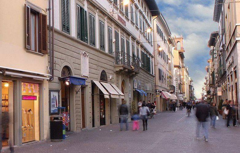 Esercizio commerciale in affitto a Pontedera