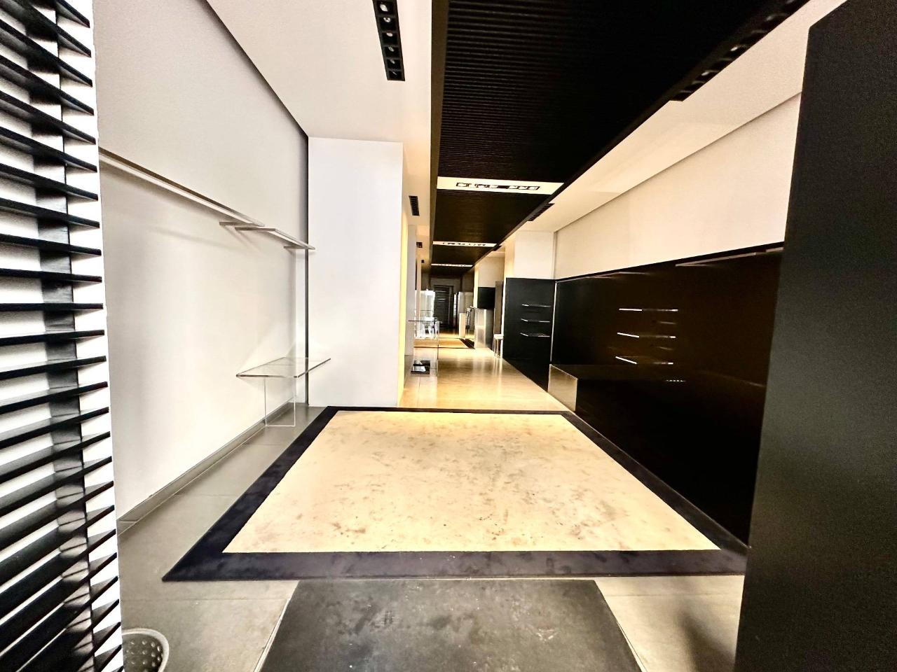 Negozio in affitto a Pontedera