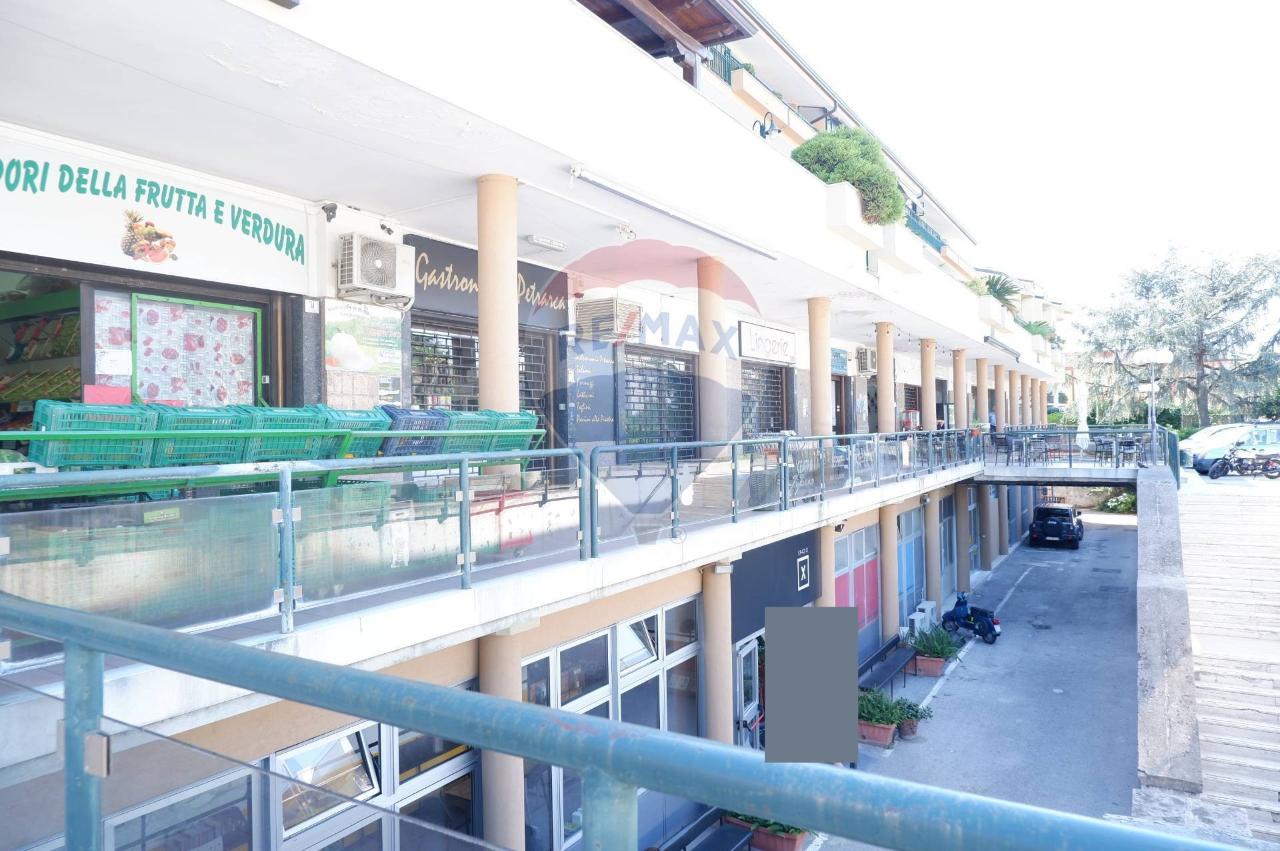 Esercizio commerciale in affitto a Caserta