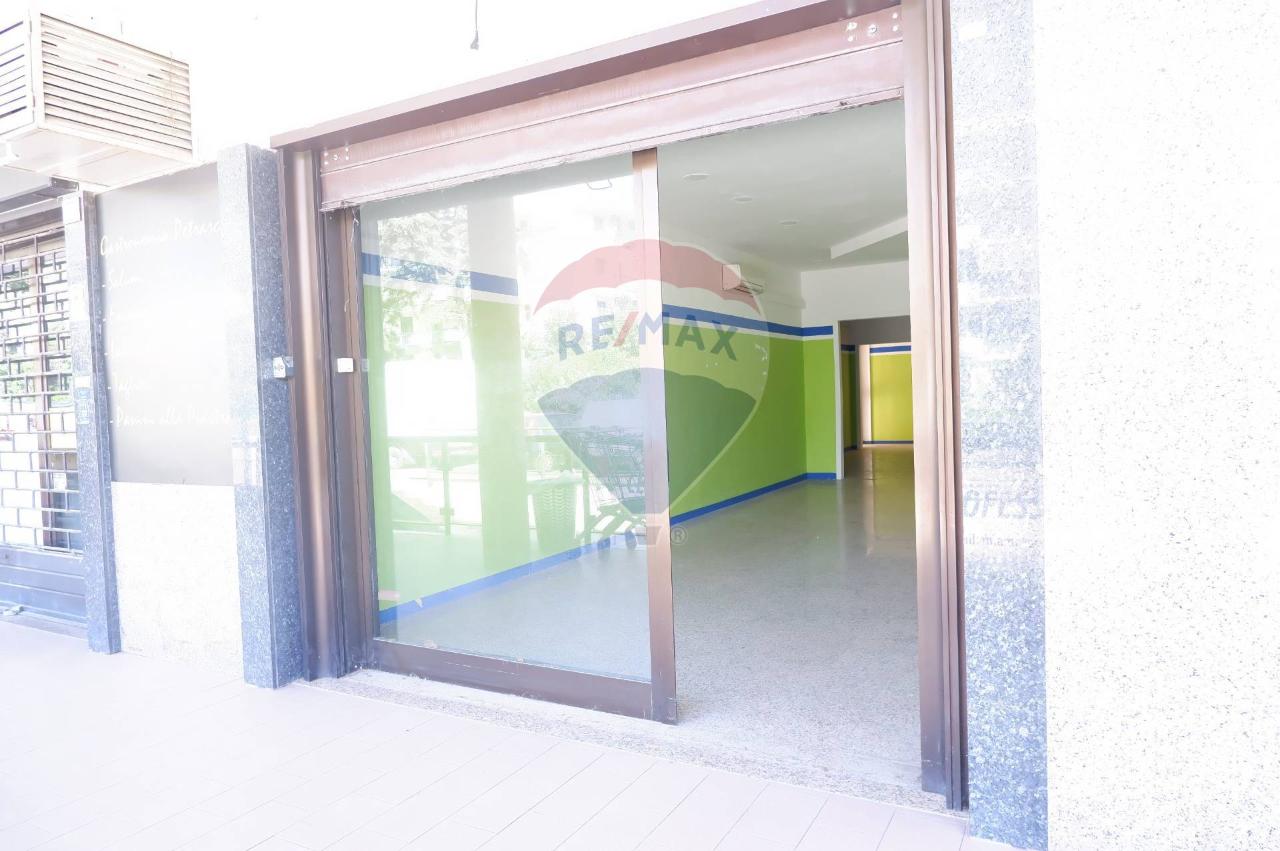 Esercizio commerciale in affitto a Caserta