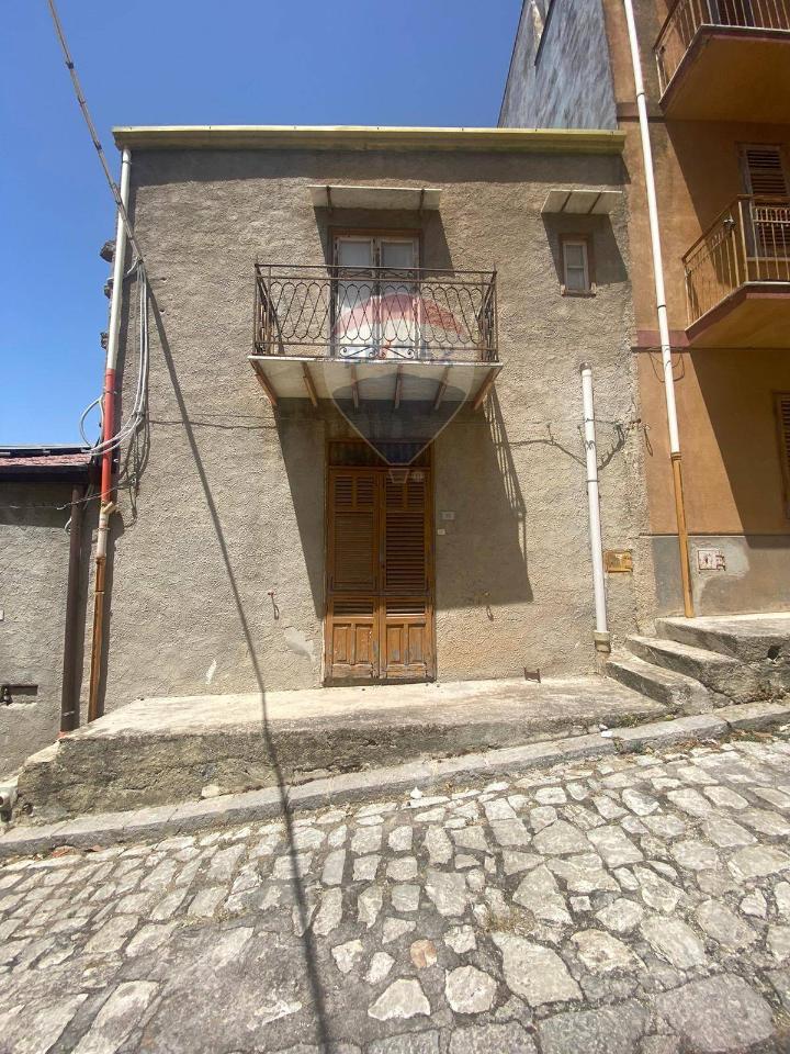 Casa indipendente in vendita a Cefala' Diana