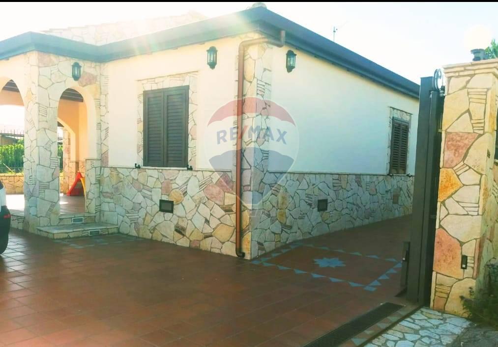 Villa in vendita a Campofelice Di Roccella