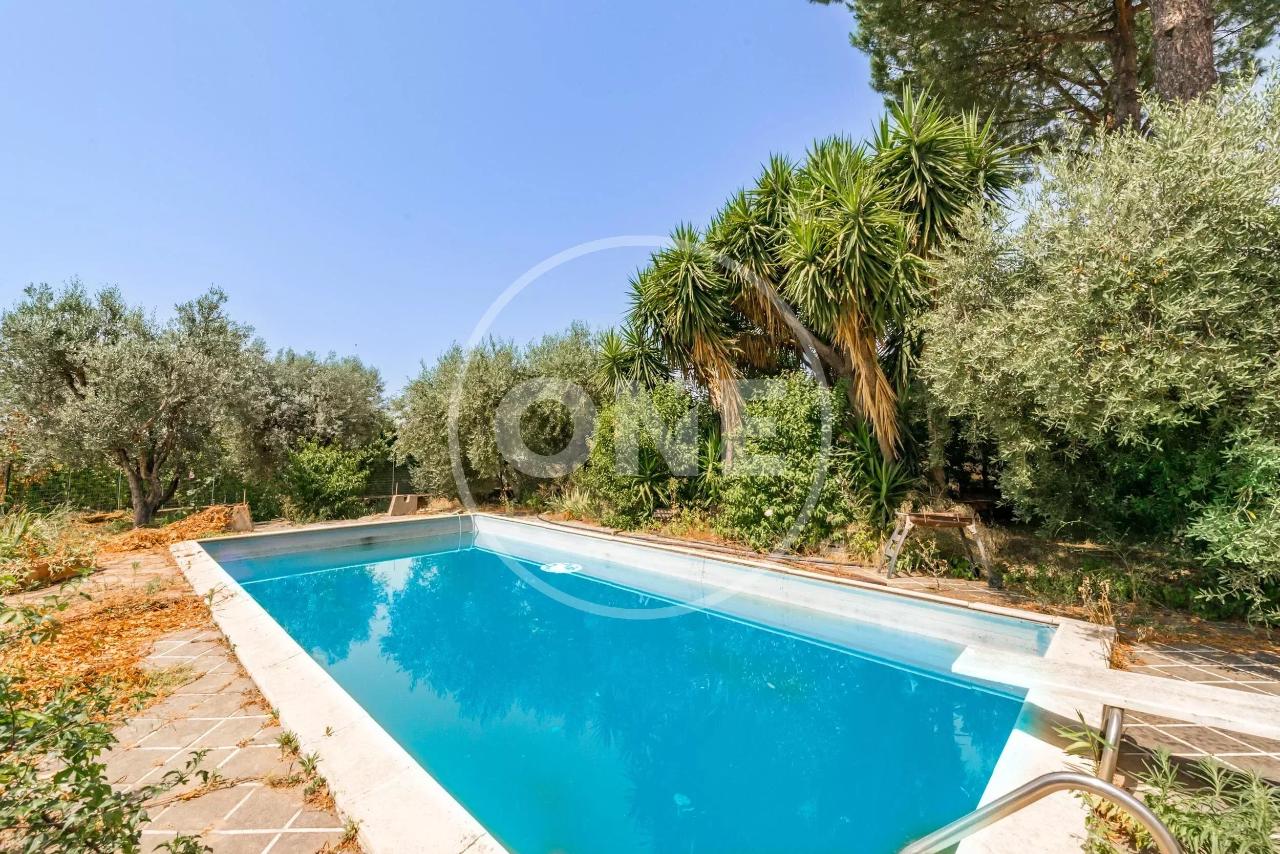 Villa bifamiliare in vendita a Roma