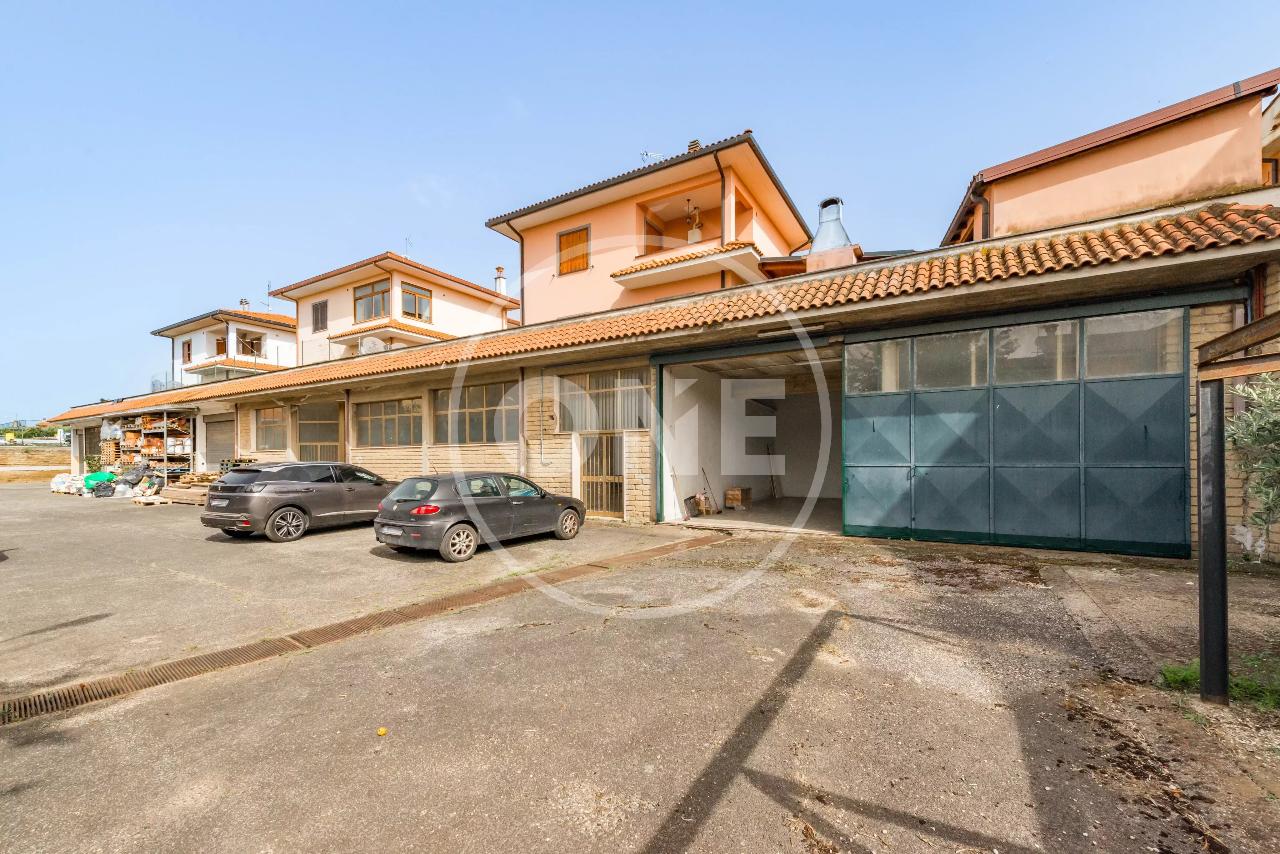Magazzino in affitto a Roma