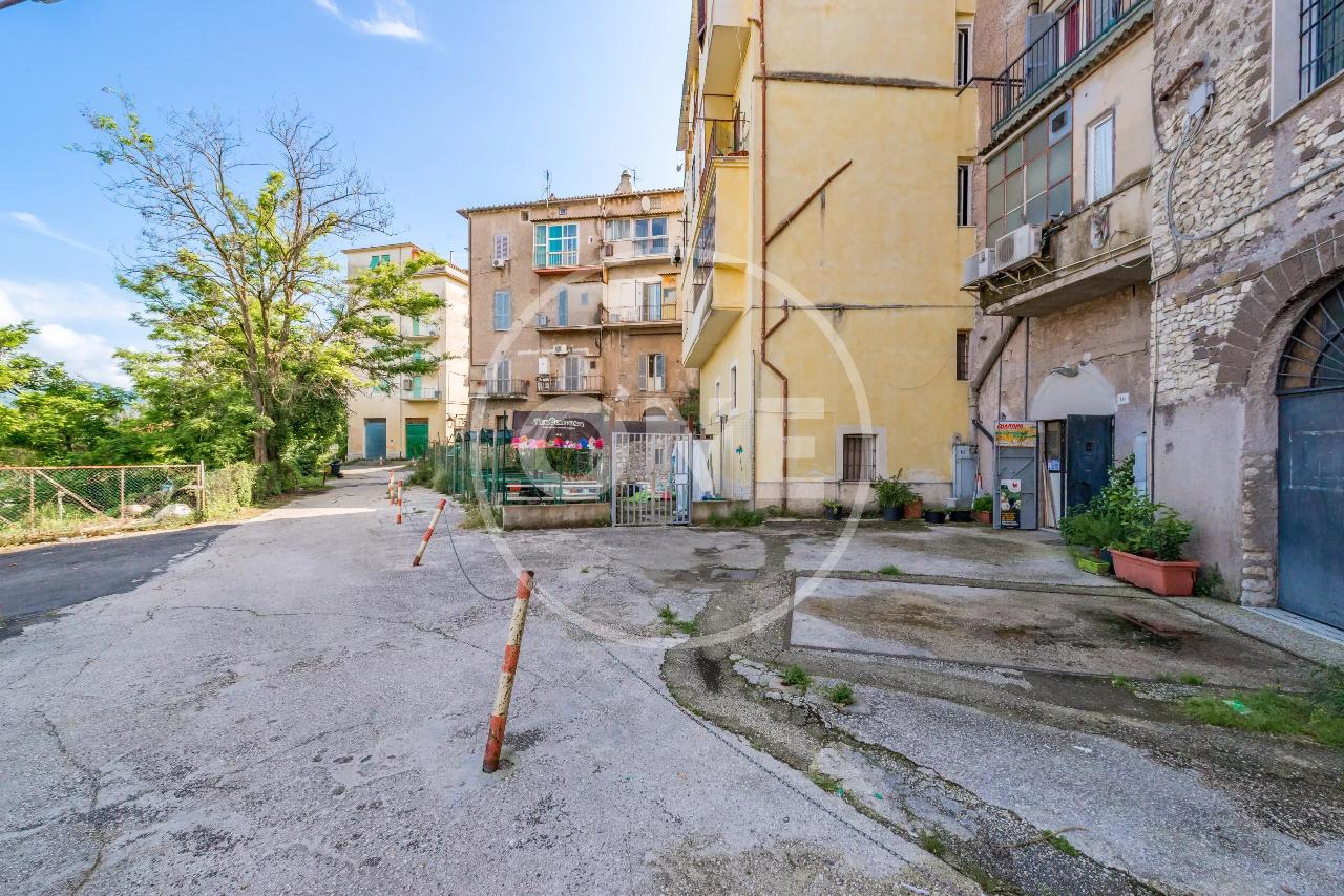 Negozio in affitto a Castel Madama