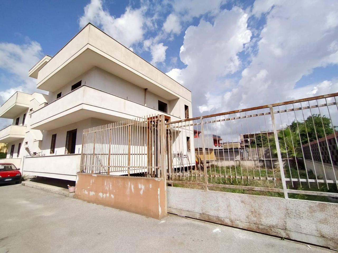 Negozio in affitto a Castello Di Cisterna