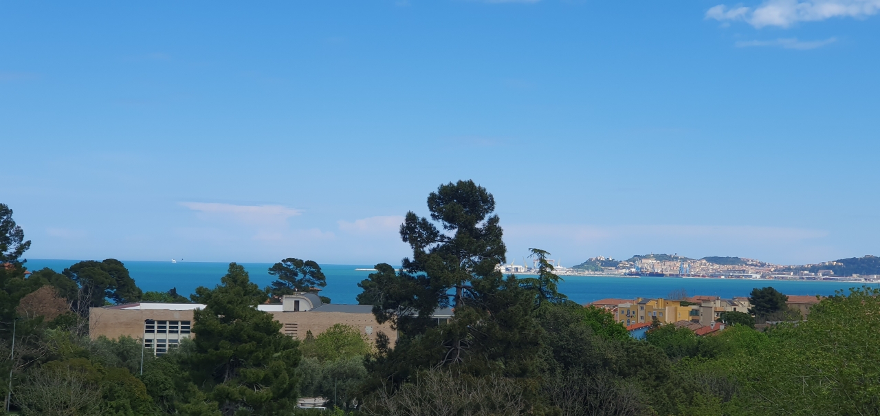 Trilocale in Via Redi Francesco, Ancona