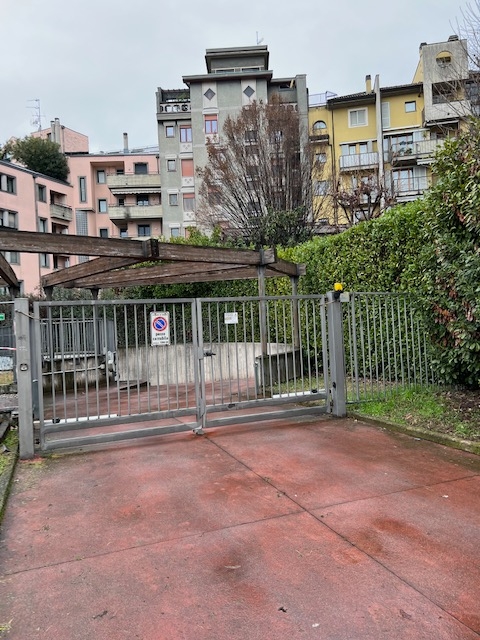 Box in vendita a Desio