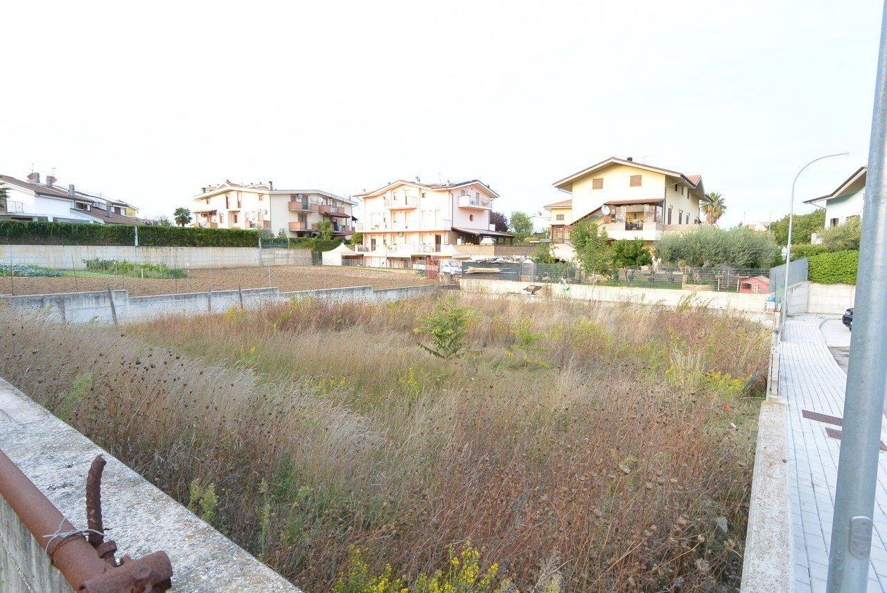 Terreno edificabile residenziale in vendita a Citta' Sant'Angelo