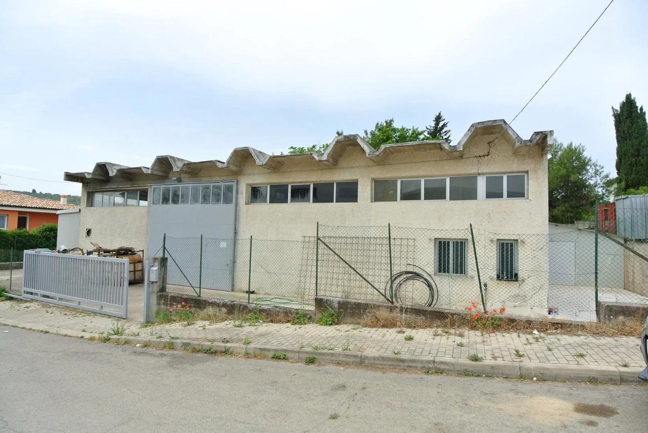 Capannone in vendita a Loreto Aprutino