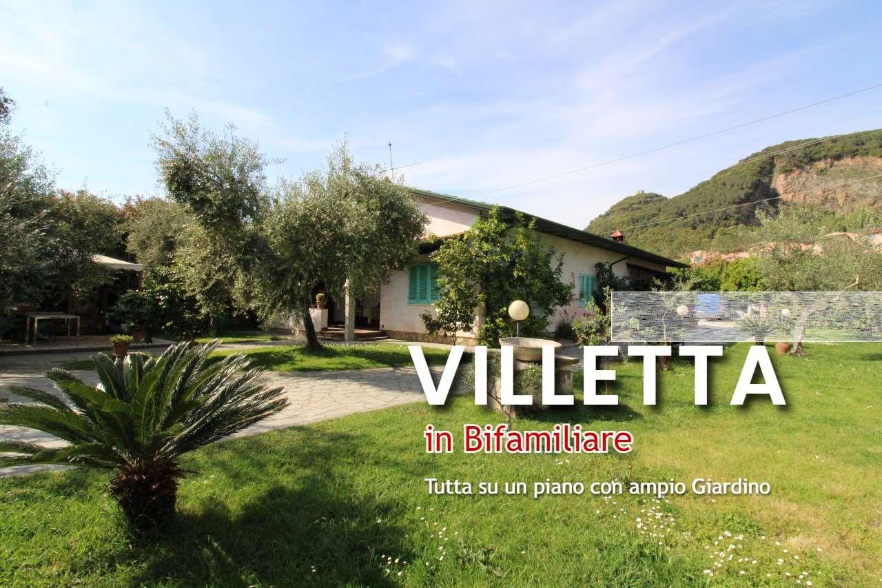 Villa bifamiliare in vendita a Montignoso