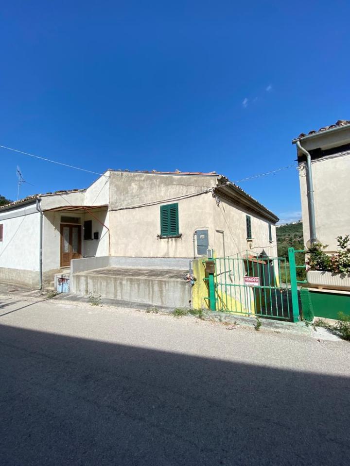 Casa indipendente in vendita a Castiglione A Casauria