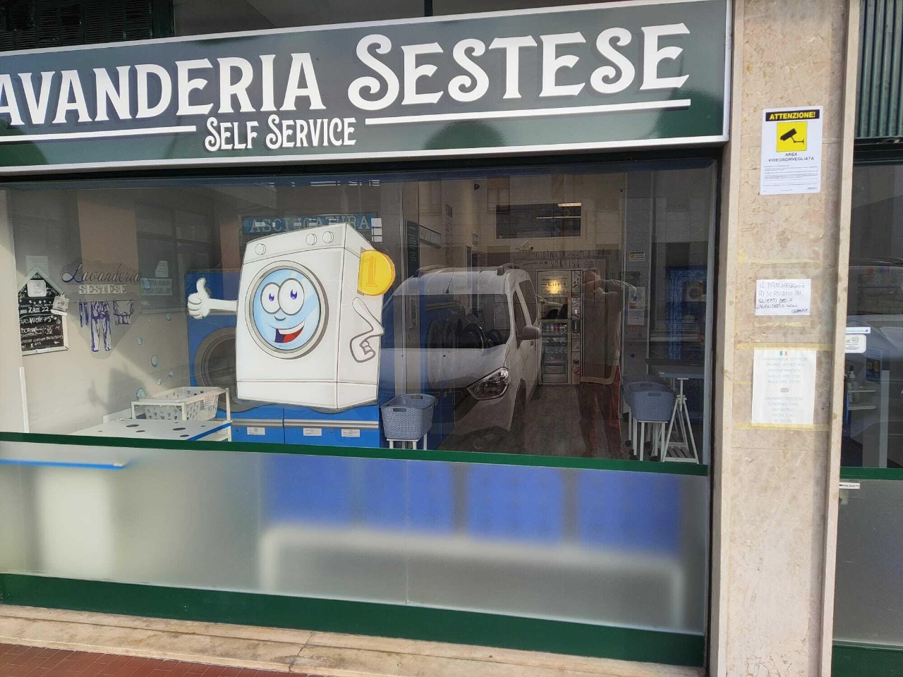 Negozio in vendita a Sesto Calende