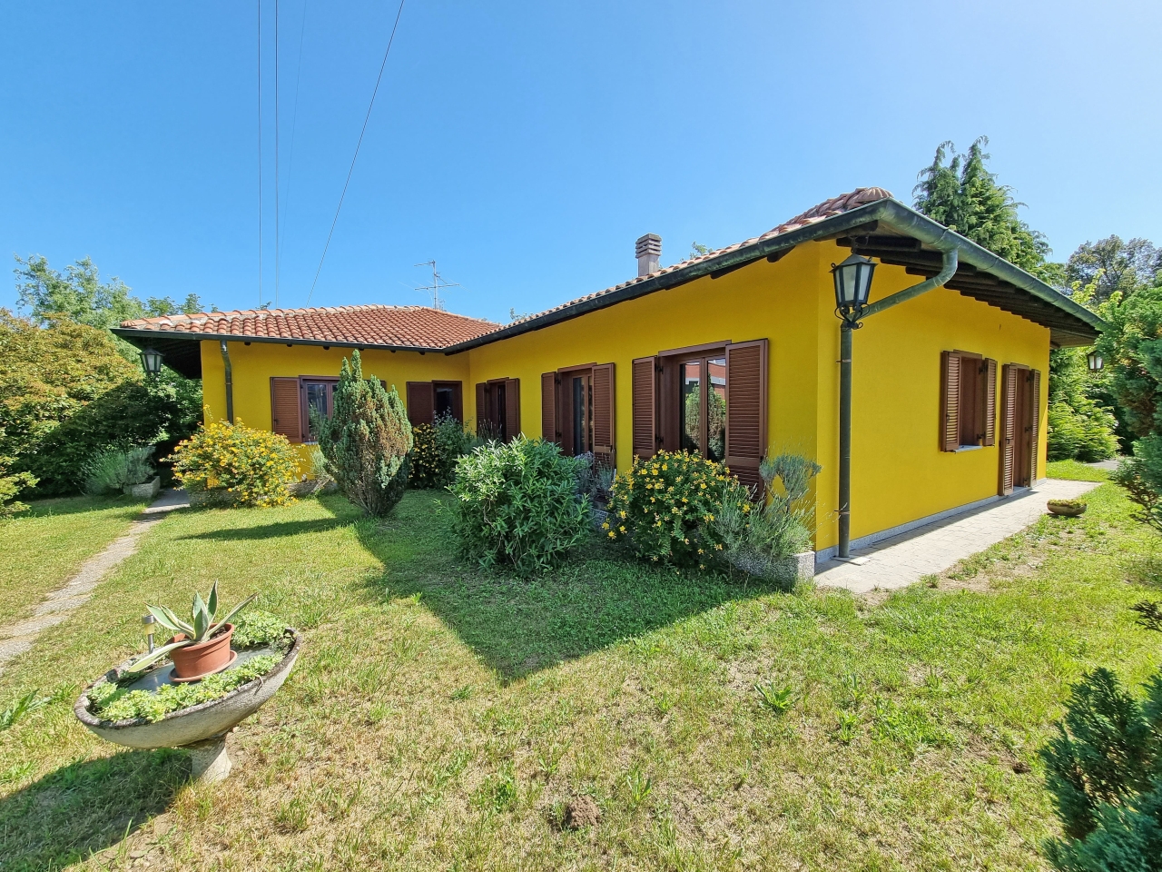 Villa in vendita a Comabbio