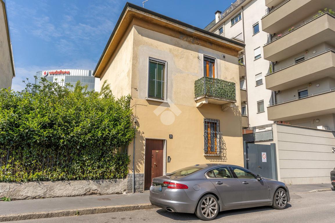 Villa in Via Sant'Anatalone 3, Milano