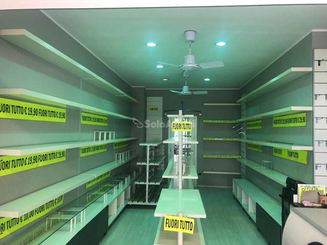 Negozio in affitto a Rimini