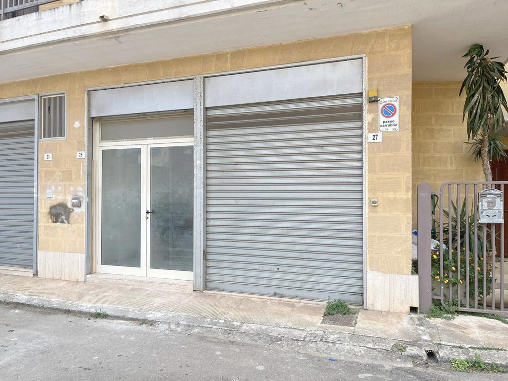 Palazzina commerciale in affitto a Grottaglie