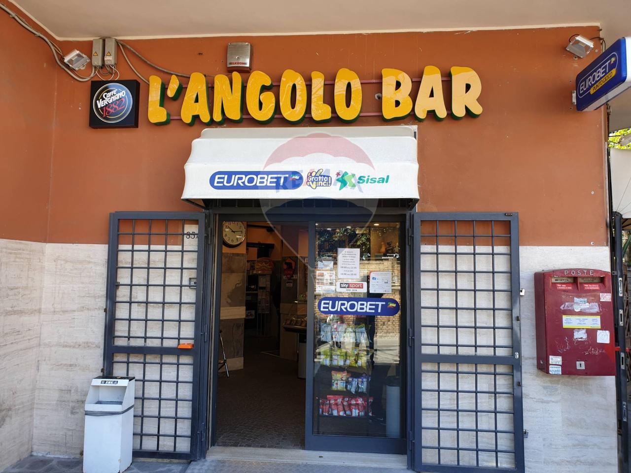 Esercizio commerciale in vendita a Roma