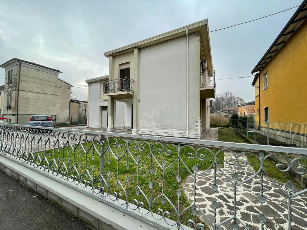 Casa indipendente in vendita a Novi Di Modena