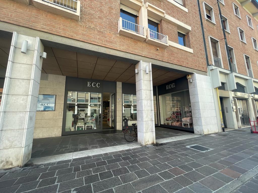 Negozio in vendita a Carpi