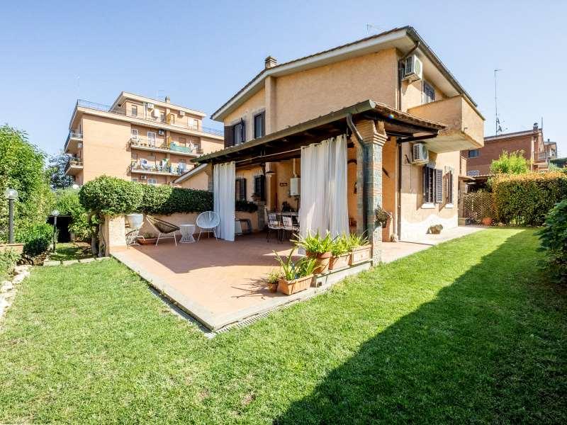 Villa bifamiliare in vendita a Roma