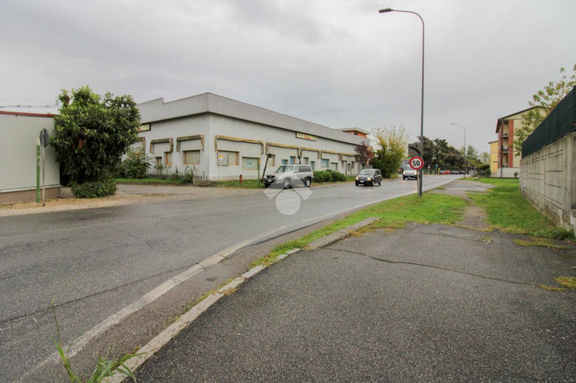 Capannone in vendita a Soresina