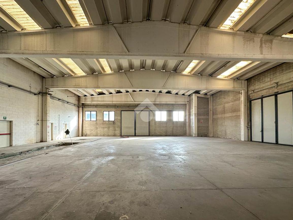 Capannone in vendita a Pizzighettone