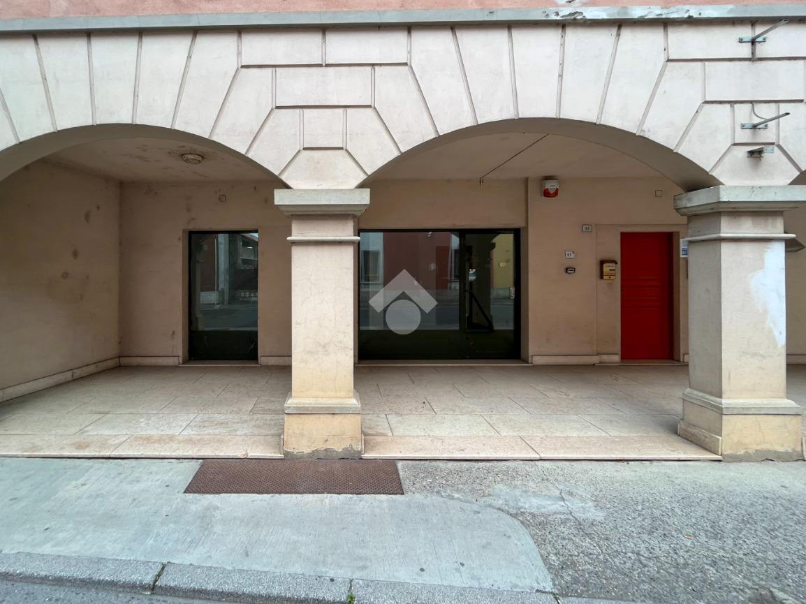 Negozio in vendita a Casalmorano