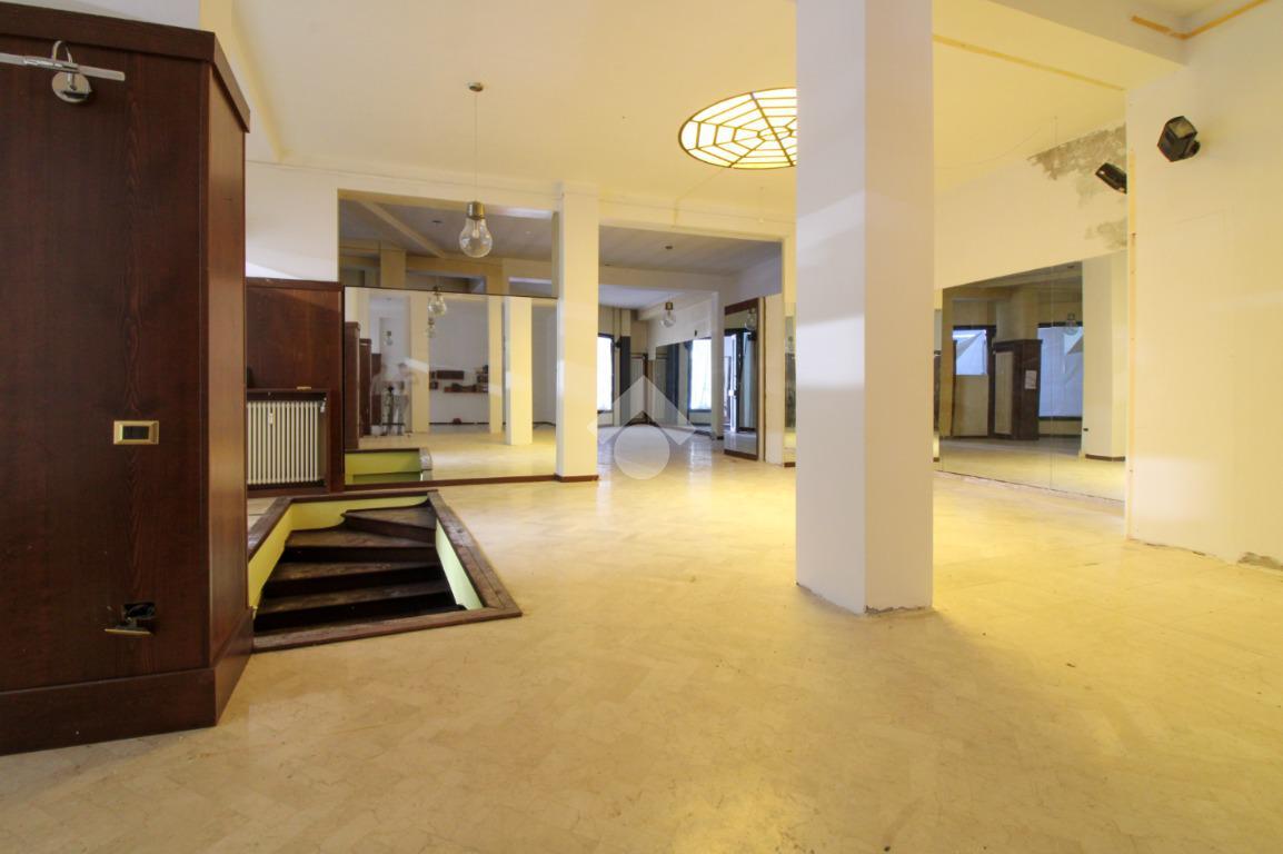 Negozio in vendita a Cremona