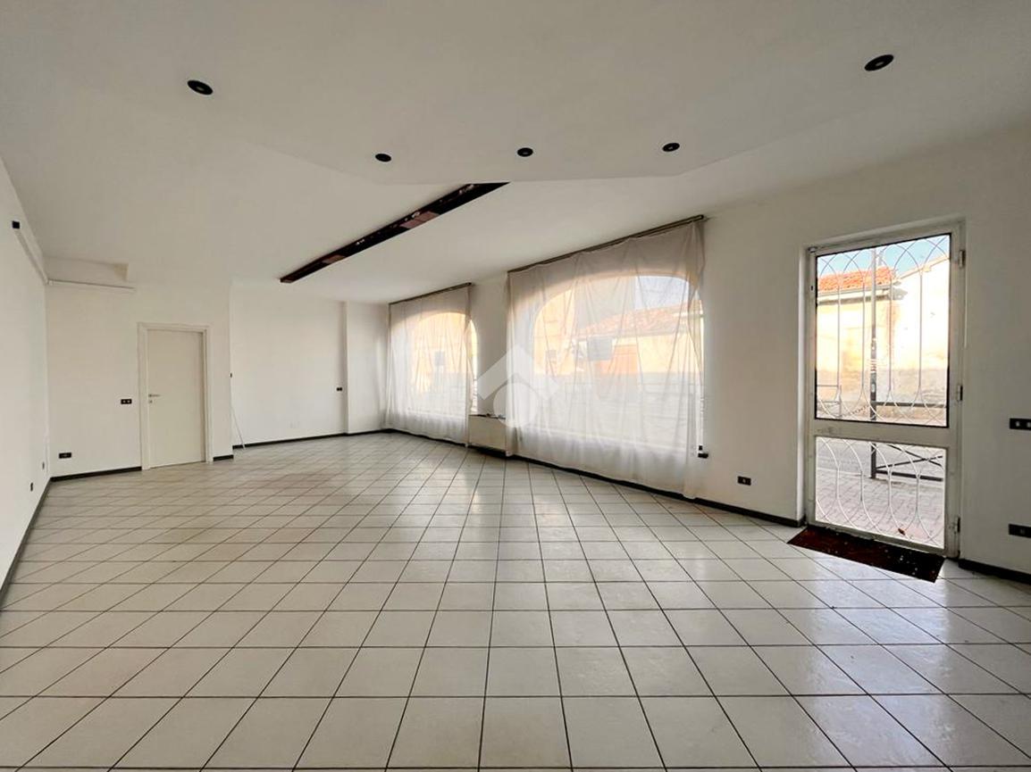 Negozio in affitto a Crema