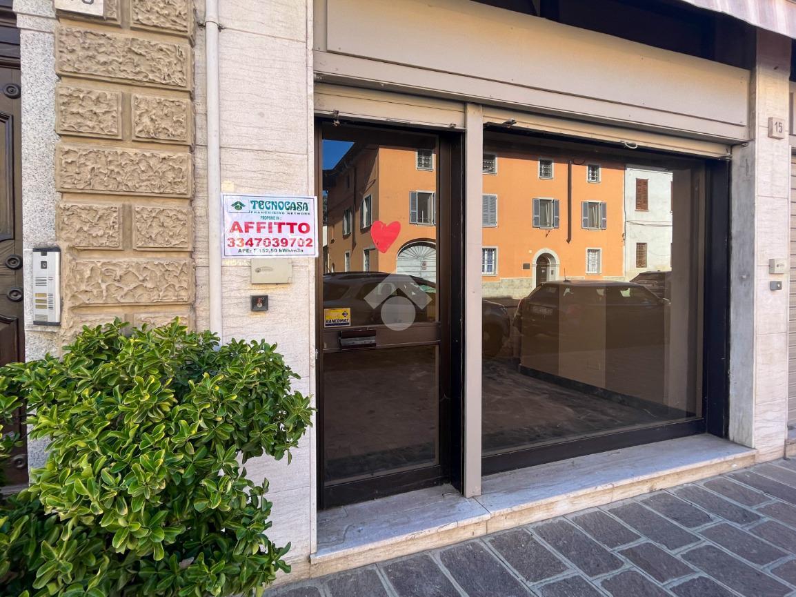 Negozio in affitto a Castelleone