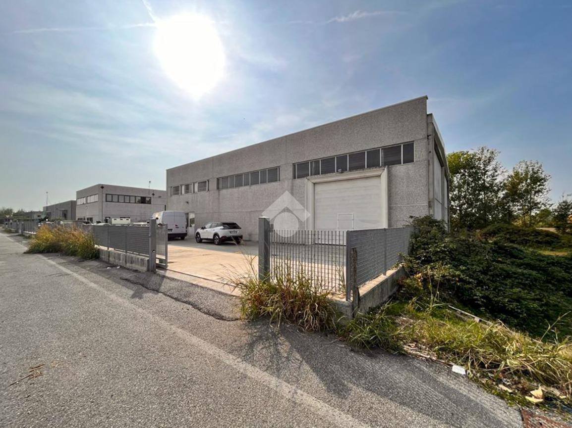 Capannone in vendita a Casaletto Di Sopra