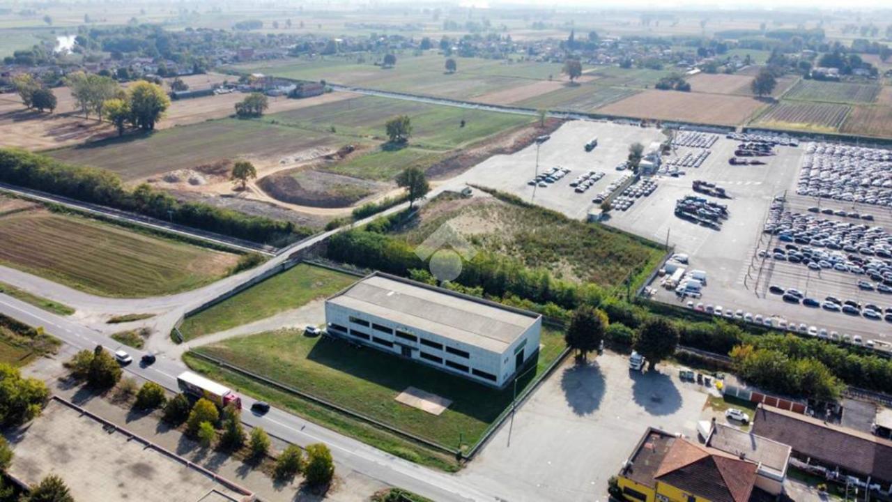 Capannone in vendita a Chignolo Po