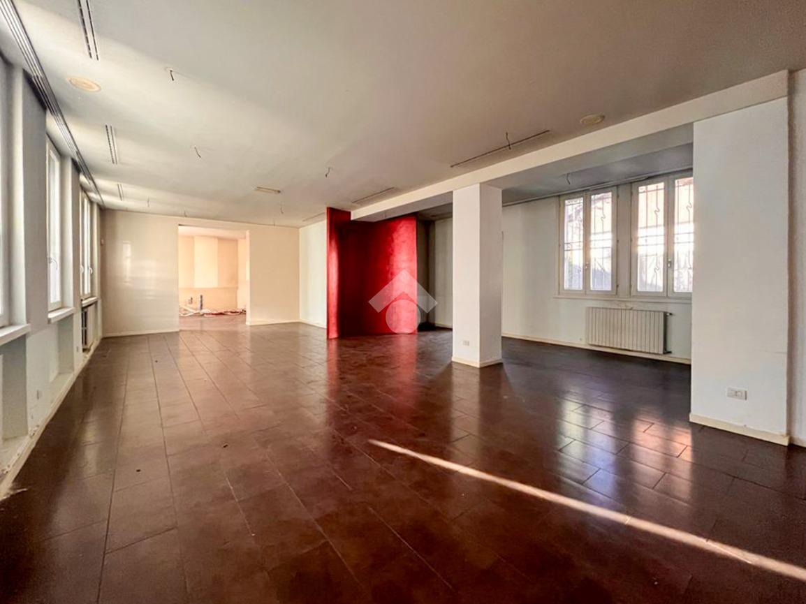 Negozio in affitto a Pandino