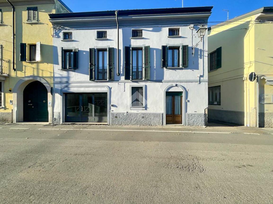 Negozio in affitto a Crema