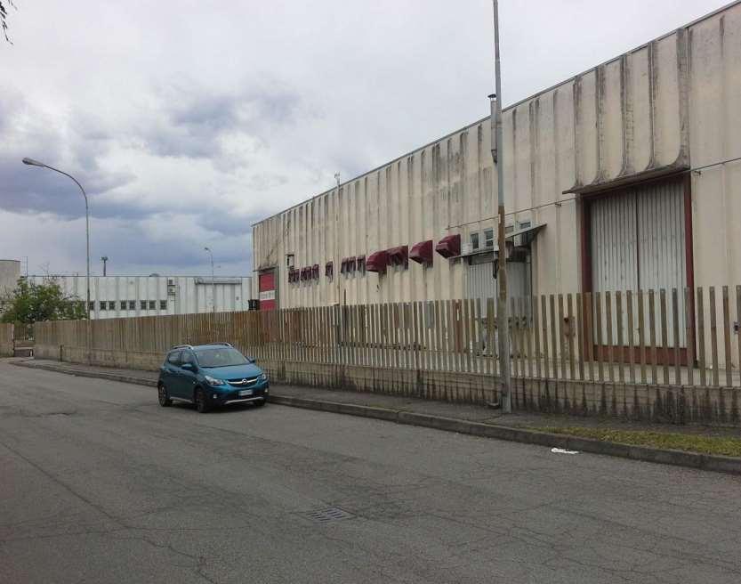 Capannone in vendita a Limbiate